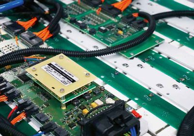 BATTERIEMANAGEMENT-SYSTEM FÜR VOLLELEKTRISCHE KLEINBUSSE | STW